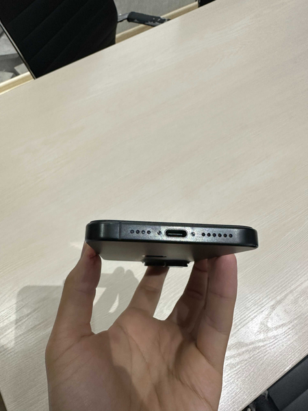 IPhone 15 Pro Max 256 GB LLA qiz bola tutgan