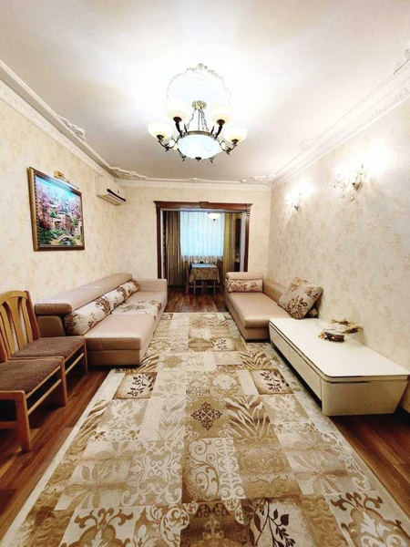 Мирзоулугбекский район Максим Горький продаётся 2(3)комнатная квартира