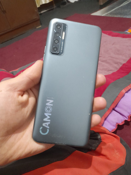 Qulay smartfon tecno