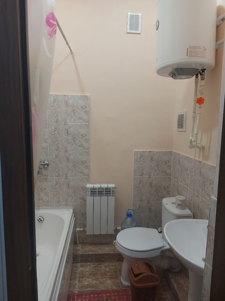 Стадион кучада янги домда 2хонали хонали кв 250$га ижарага берилади
