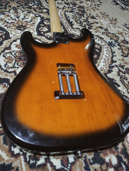 Squier Stratocaster SSS электро гитара, соло гитара