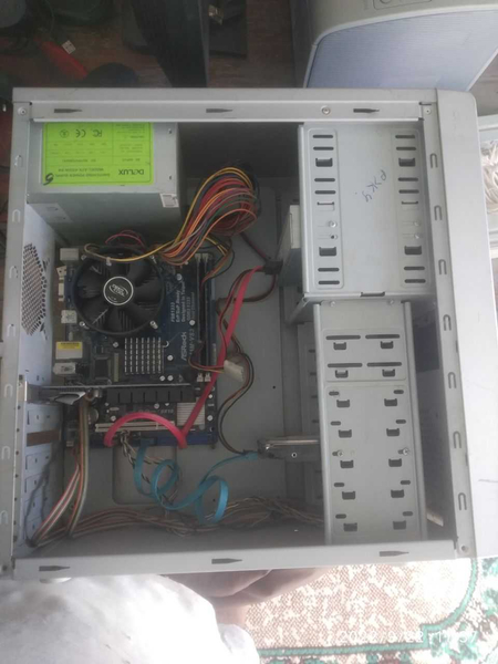 Игравой компьютер СPU dual core 75000  4gb ozu nvidia gt210 1gb hdd500