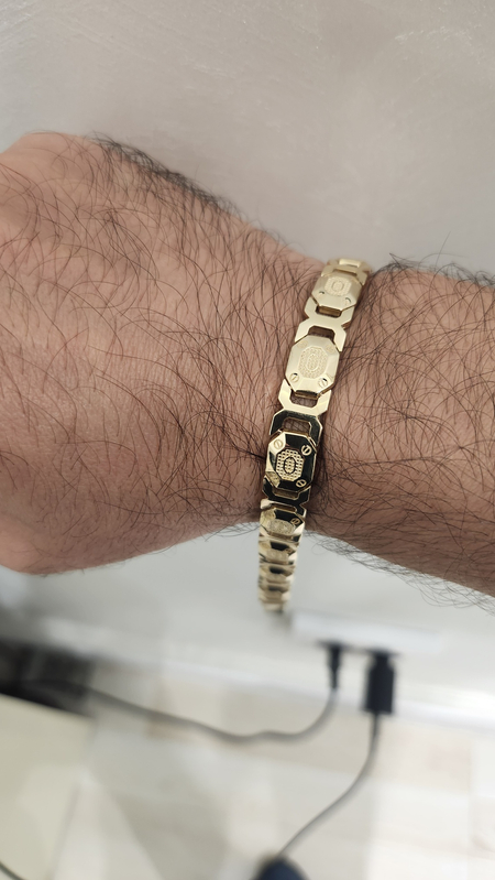Золотой браслет в стиле Cartier