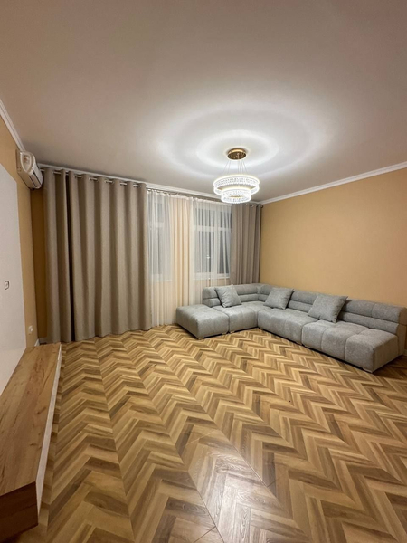 Ул. Махтумкули, 2/6/9, Golden House