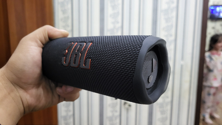 Продаётся  оригинальный колонка  JBL Fillip 6