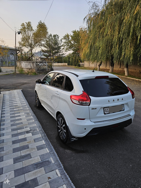 Продаётся  Lada Xray 1.8