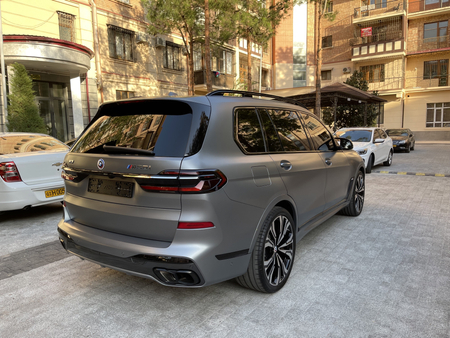 Продаю Bmw x7 m60 2023