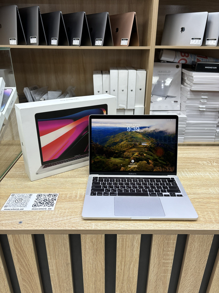 Macbook pro 2020 M1 8/256Gb