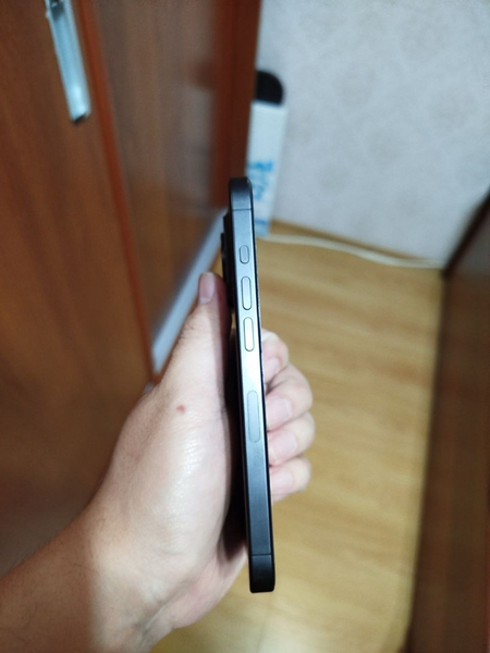 Продам IPhone 15pro 128gb black titanium