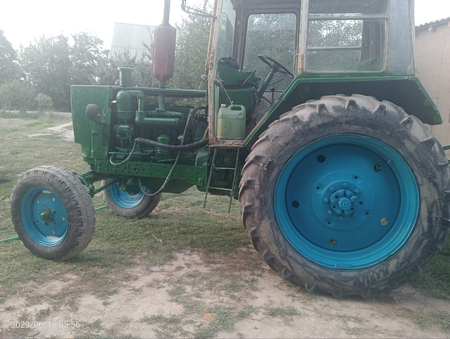 Ymz traktor sotiladi