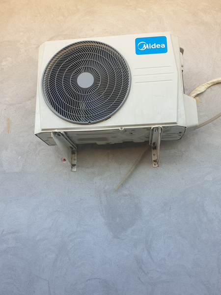 Kondisioner Midea