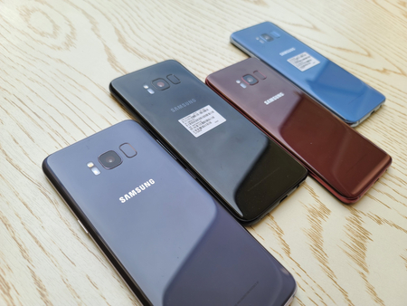 Samsung Galaxy S8 DUOS. OzU 4 GB. Hotira 64 GB. Rangla Narxla Har Xil