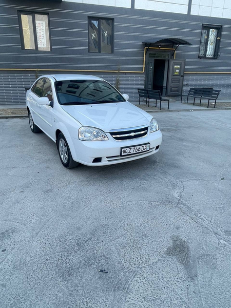 Lacetti mashinasi