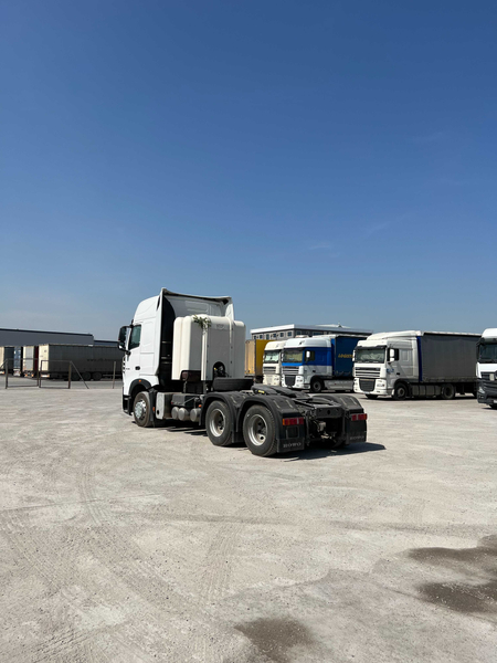 Тягач Howo T7 6x4 CNG газовый на метане, подушка, AMT 
В Наличии
