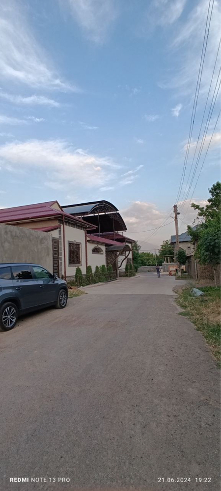 Срочно участок + дом г. Ангрен 5,5 сотки фасад 35м угловой