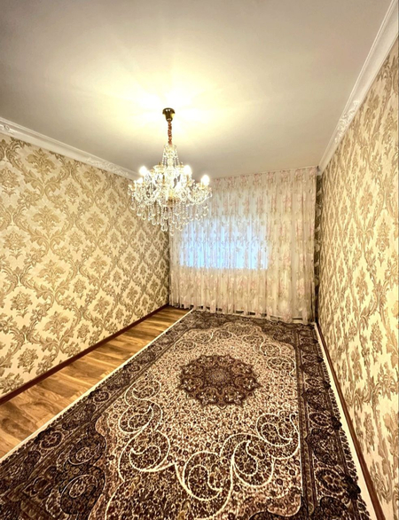 Продаётся квартира 4/2/4 на массиве Ялангач,  Мирзо-Улугбекский район