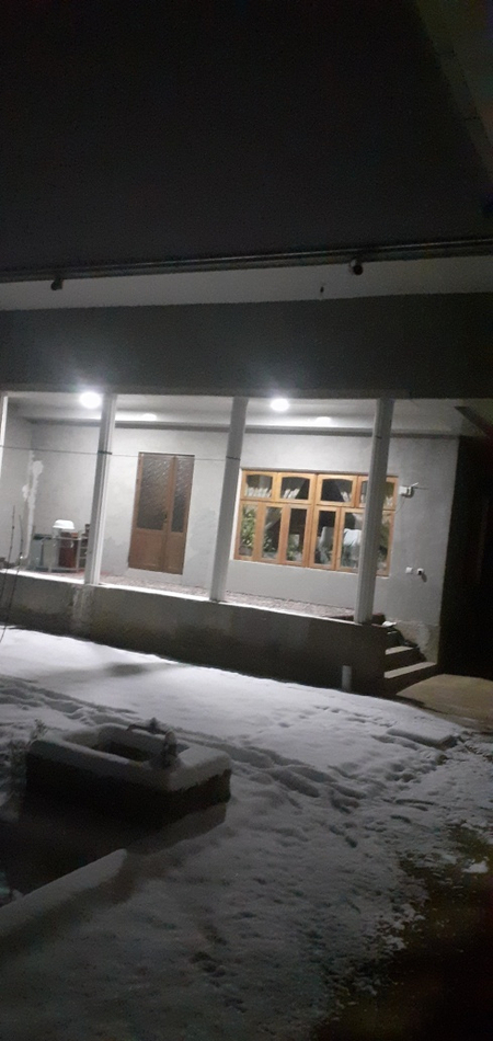 Hovli sotiladi srochna