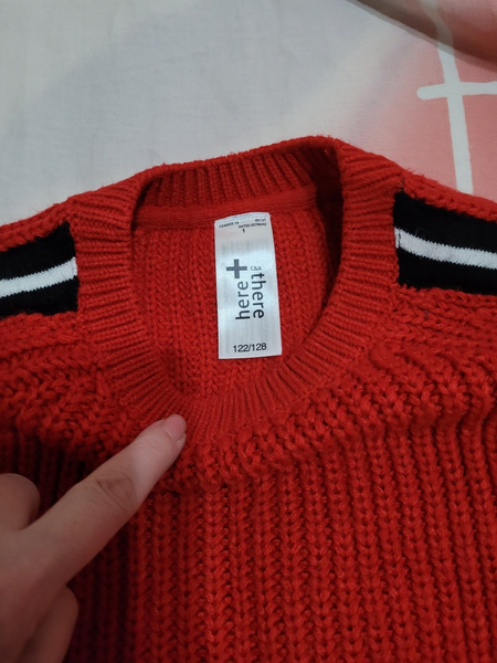 Продам свитера на девочку