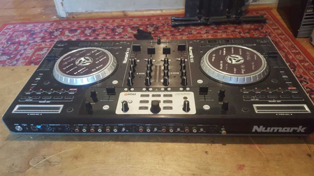 DJ контроллер для профи и начинающих