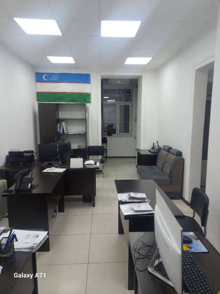 Городской Суд | 84кв - нежилое помещение вдоль дороги Продажа