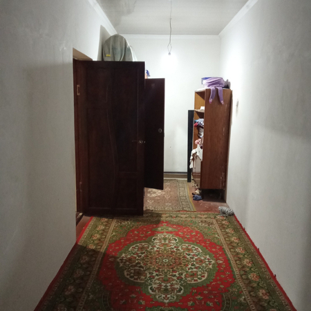 Uy sotladi tayor yashab turlgan