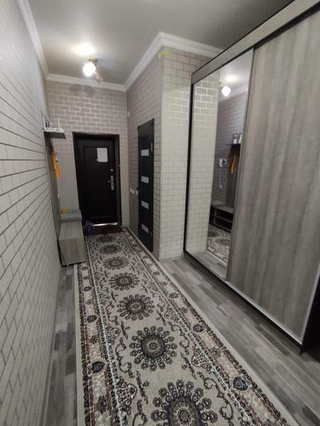 Сдается двухкомнатная квартира с обстановкой, возле паспортного стола