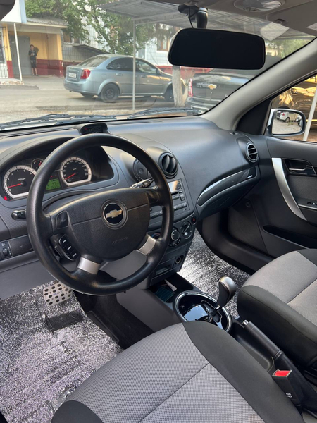 Chevrolet  nexia 3 sotiladi avtomat oq 2018y