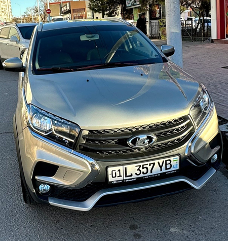 Lada sotiladi srochna