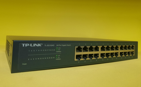 Коммутатор TP-Link 24 port gigabit