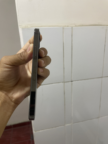 iPhone 12 pro sotiladi