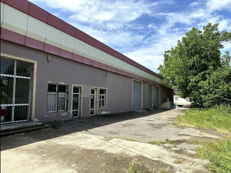 Продаётся складное помещение недалеко от рынка Уч Кахрамон.