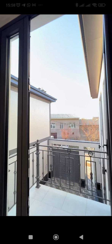 Продаю в Юнусобаде 19 квартал  Евродом  10 комнат 6 соток земли