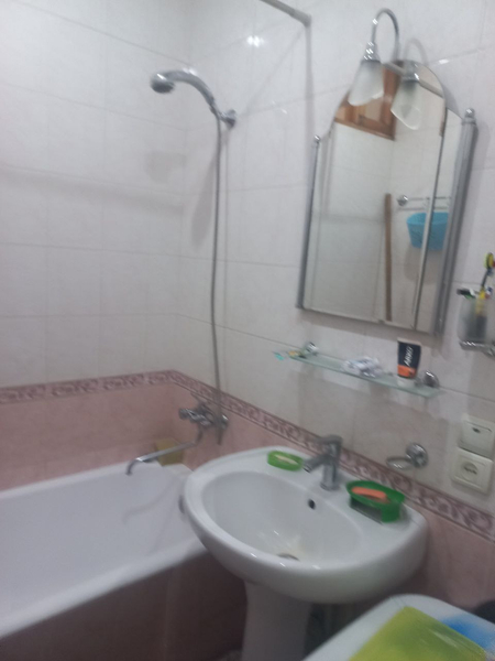 Chlonzor 8 kv 2 xonali 2 etaj sheriklikka student bolla  hamma sharoit