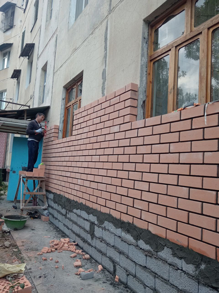 Кладка кирпич балкона