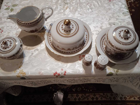 Старинный, немецкий, фарфоровый столовый сервиз.