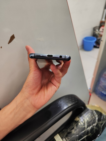Samsung S10E.   Juda Arzon