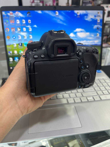Canon EOS 6D Mark II ideal 24-105 II F4 2-pokoleniya