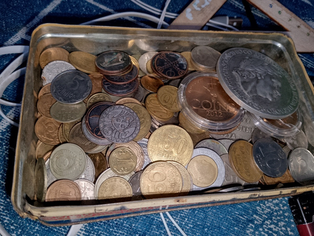 Монеты и купюры  продам всё сразу