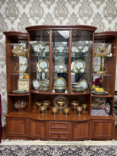 1та диван,2та кресло,2та крават,1та газ плита,1та духовка,1та стенка
