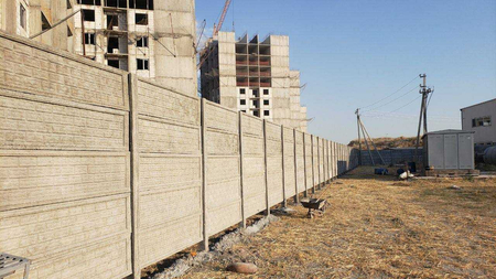 плит и столбов секционного забора.