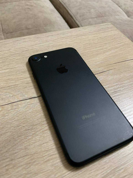 ПРОДАЁТСЯ Iphone 7 32gb