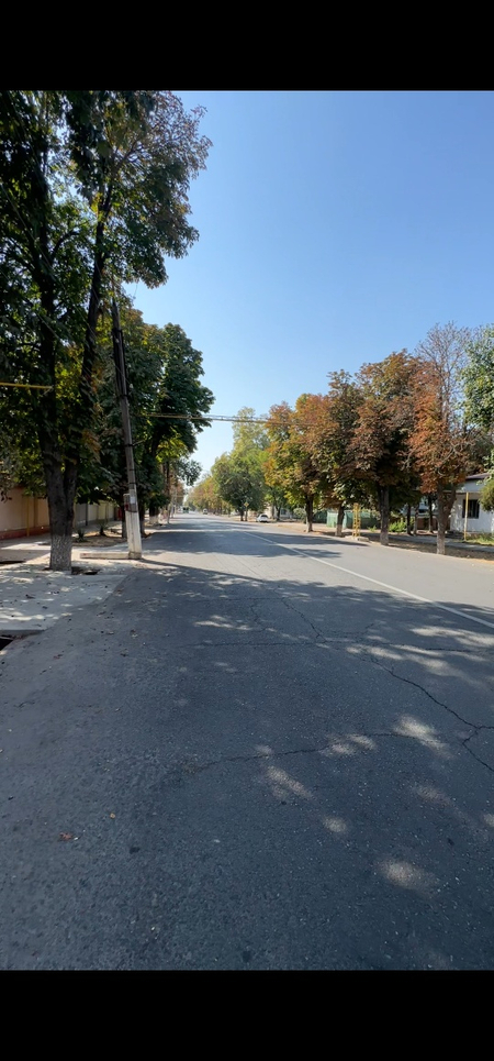 Продаётся  дом и коммерческое  помещение  на первой  линии в Янги Хает