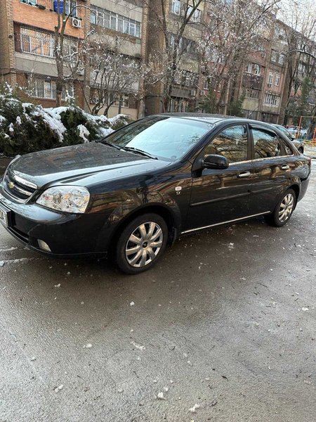 продается Lacetti ,мотор-1,8.