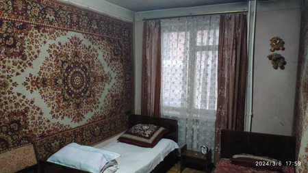 Ц15 4/2/4 кирпич. тихий район. 98м2. Абай круг. Балкон есть.