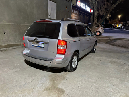 Kia Carnival 4 pakalanea gazi bor