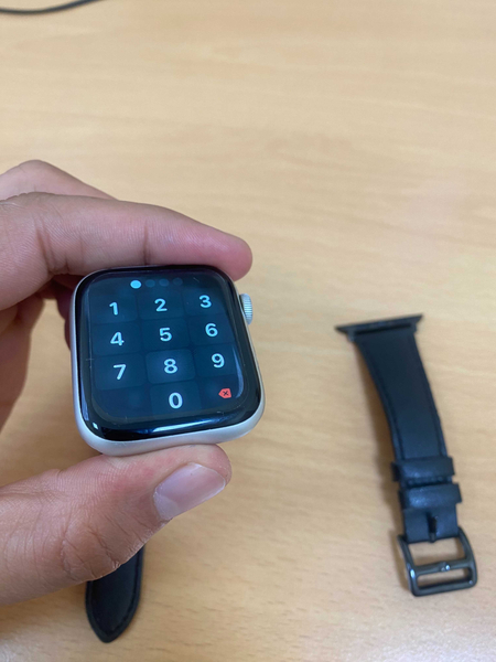 iWatch series 4, 44 mm sotiladi. Holati ideal