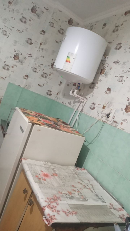 Срочно сдаётся 2х ком кв в чирчике около гургаза 1 этаж