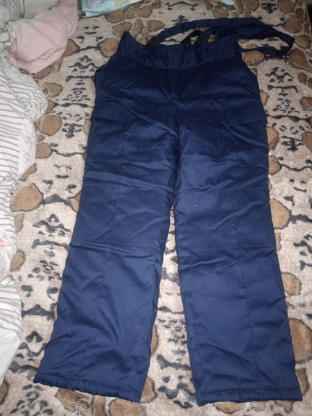 Продаю теплые штаны, бушлат.