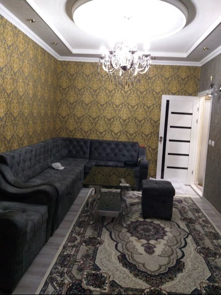 Продается квартира 2/2/4 возле моста Мукимий в доль дороги,евро ремонт