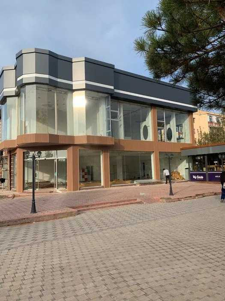 Продаётся здание Ориентир: 12-поликлиника  1100м2